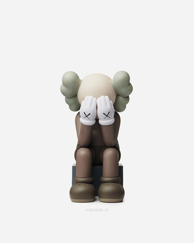 Kaws x Vinyl Figure | WEARLINE